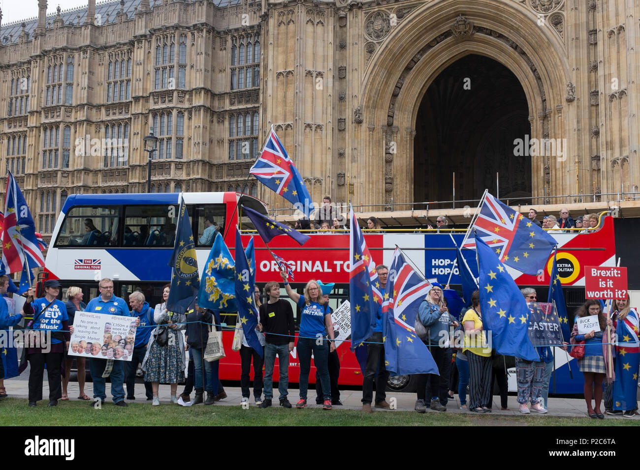 Anti-brexit protestors gather outside the British Houses of Parliament ...