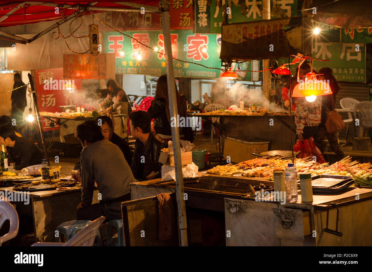 Food stands hi-res stock photography and images - Alamy