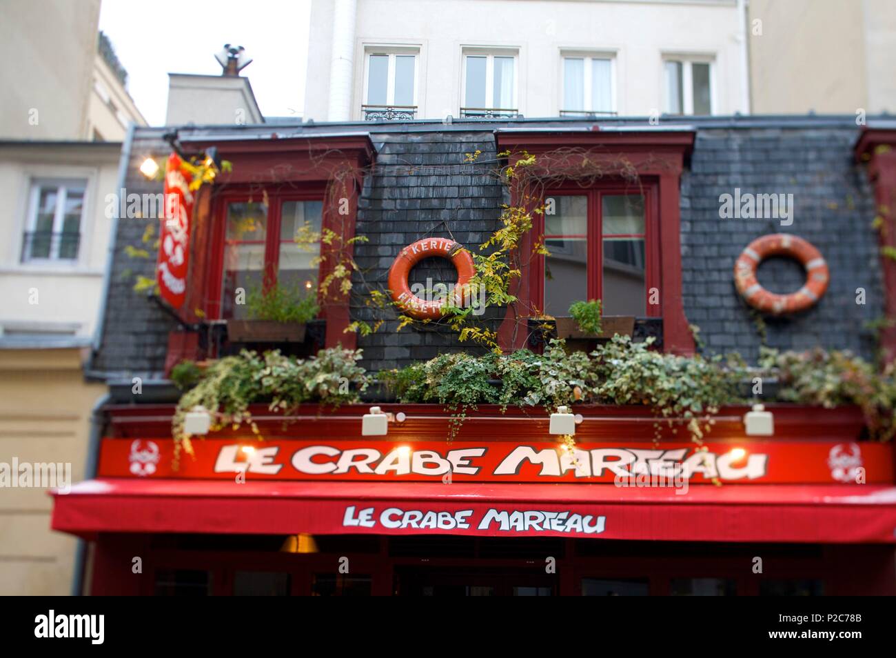 France, Paris, Le Crabe Marteau restaurant Stock Photo - Alamy