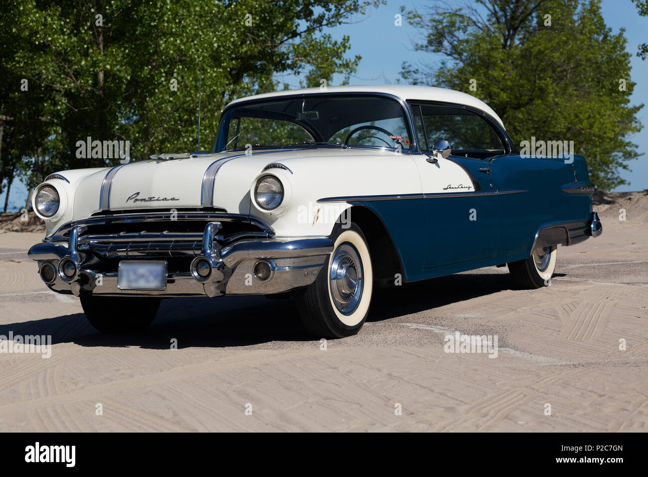 1956 Pontiac Star Chief 2 Door Hard Top Stock Photo - Alamy