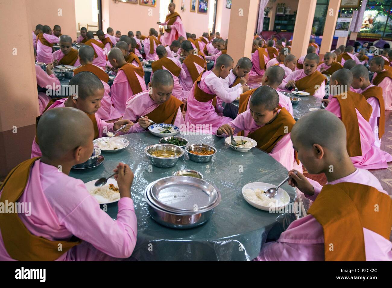 Nuns eating hi-res stock photography and images - Alamy