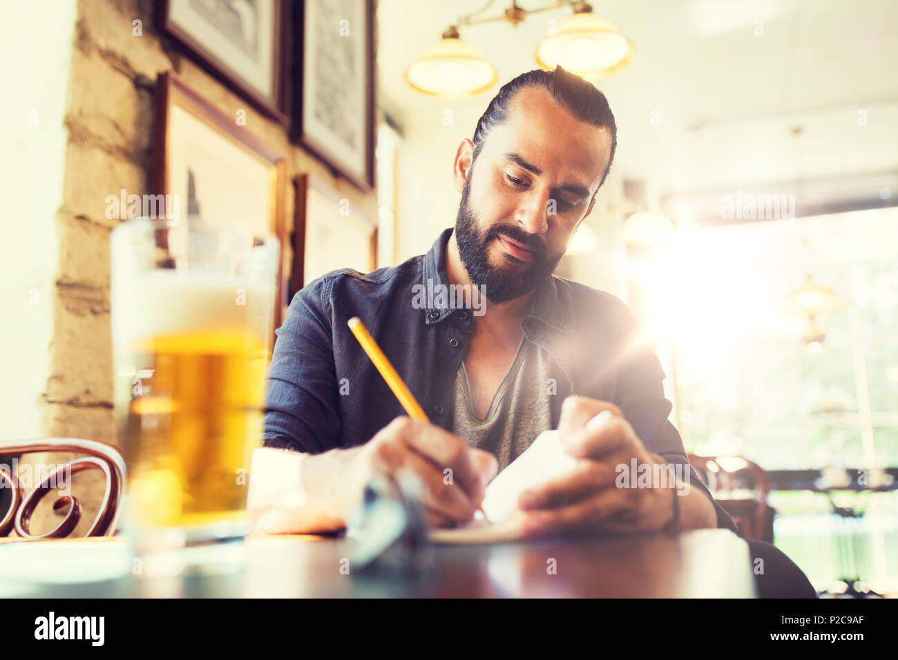 Freelancer bar hi-res stock photography and images - Alamy