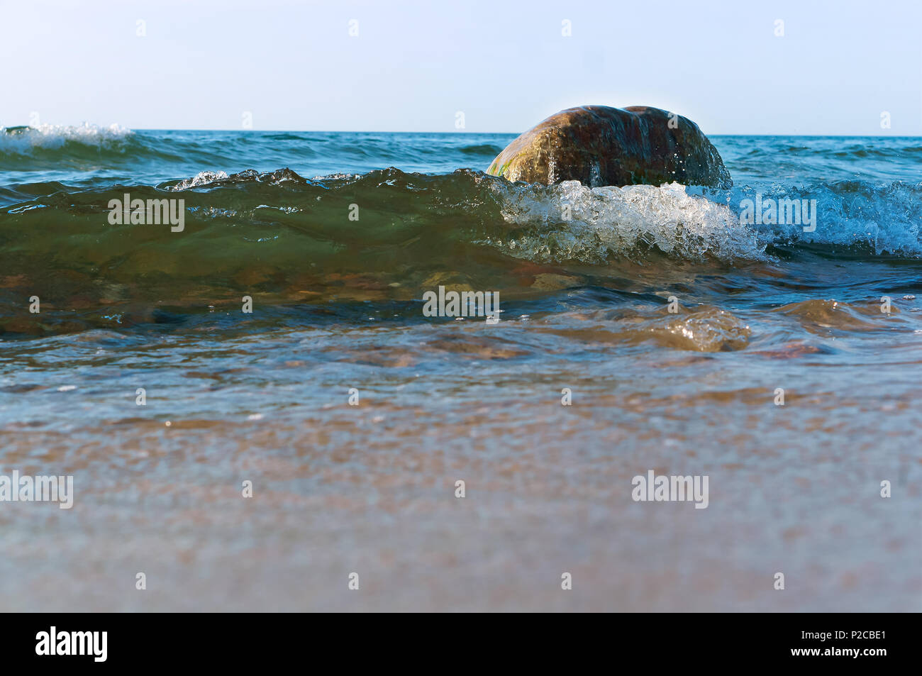 Water breaks on the rocks hi-res stock photography and images - Alamy