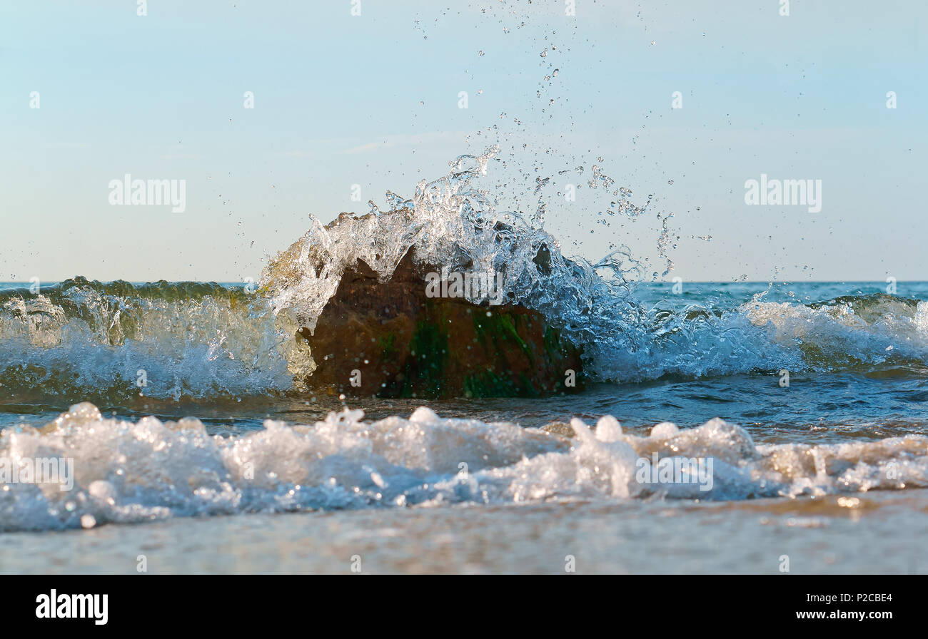 Water breaks on the rocks hi-res stock photography and images - Alamy