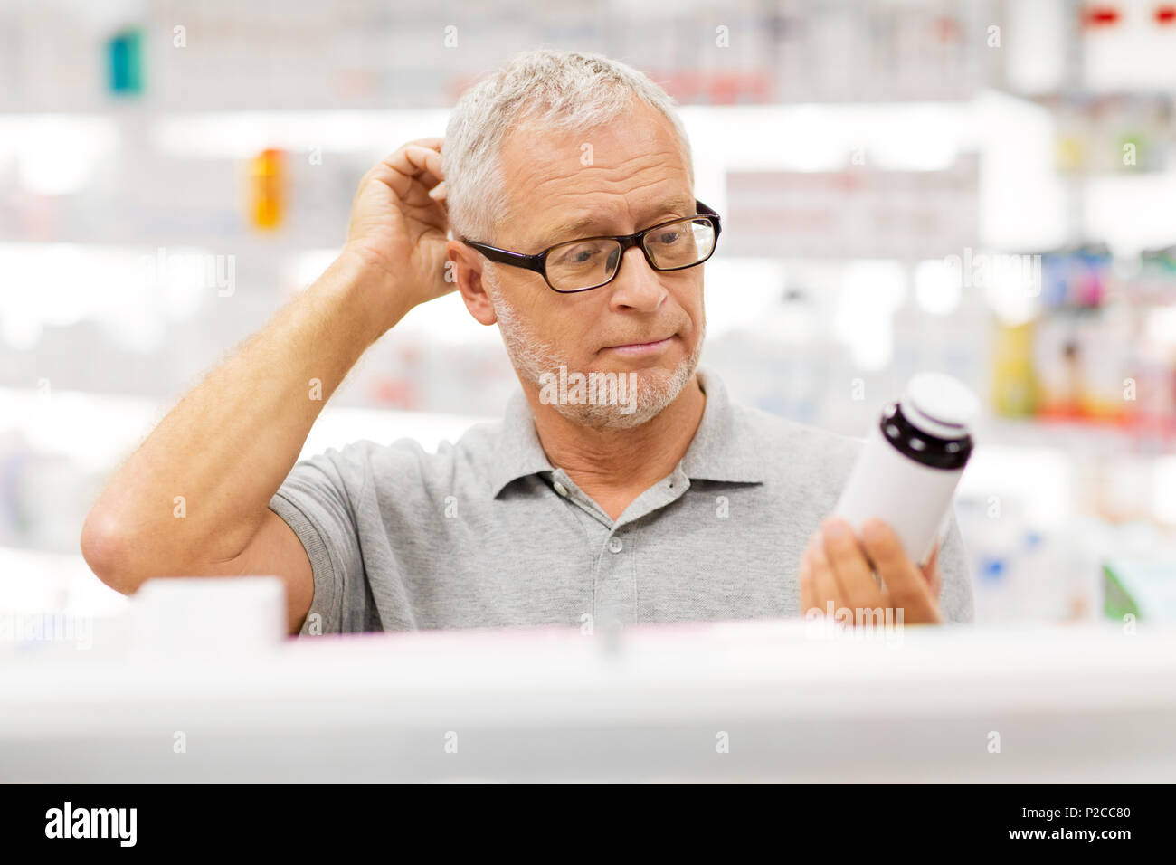 Concerned customer hi-res stock photography and images - Alamy