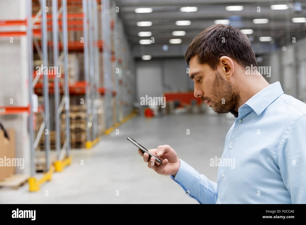 Warehouse technology man hi-res stock photography and images - Alamy