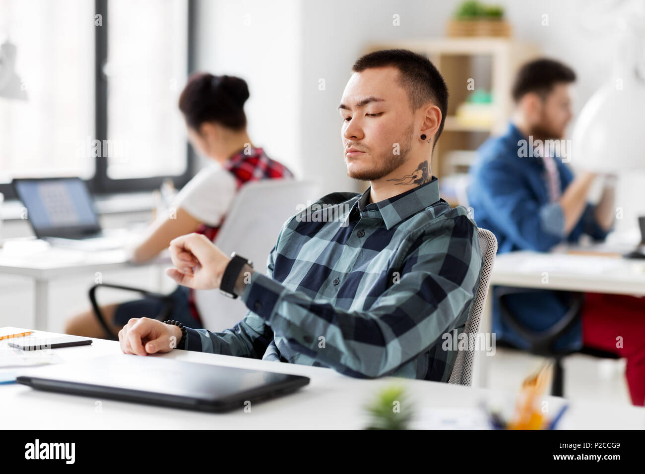Man with watch hi-res stock photography and images - Alamy