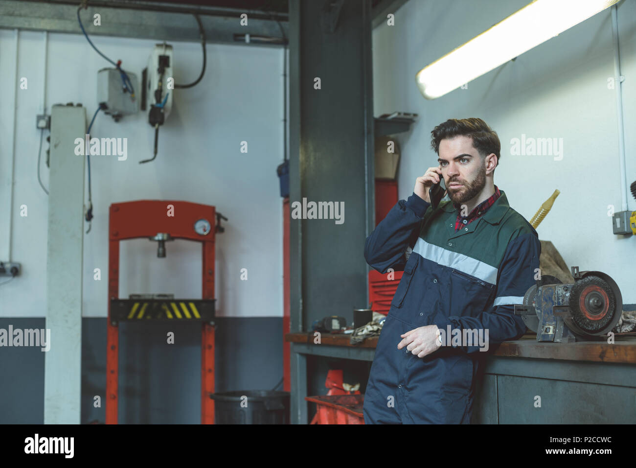 Mechanic talking on mobile phone Stock Photo - Alamy
