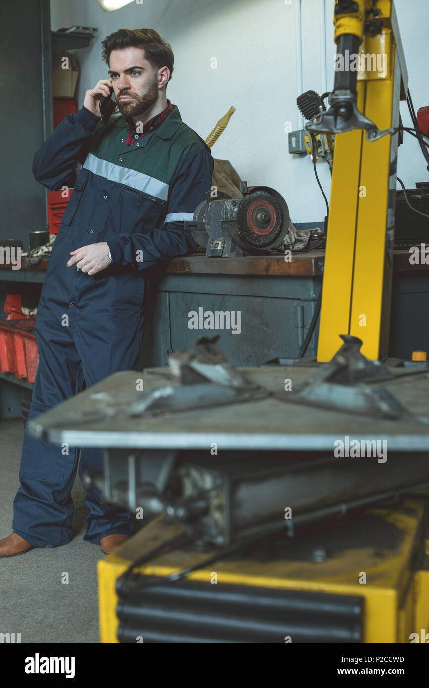 Mechanic talking on mobile phone Stock Photo - Alamy