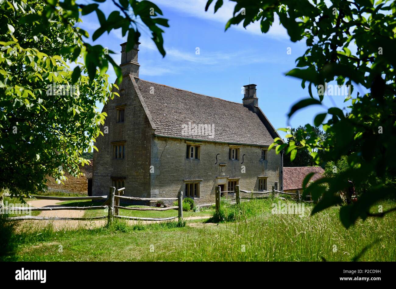 Exterior of Woolsthorpe Manor, Lincolnshire, birthplace and home of the ...