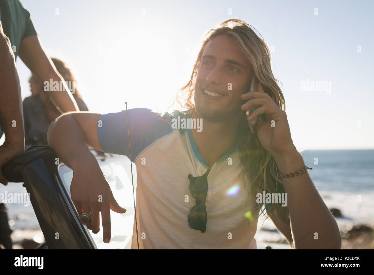 Phone conversation beach hi-res stock photography and images - Alamy