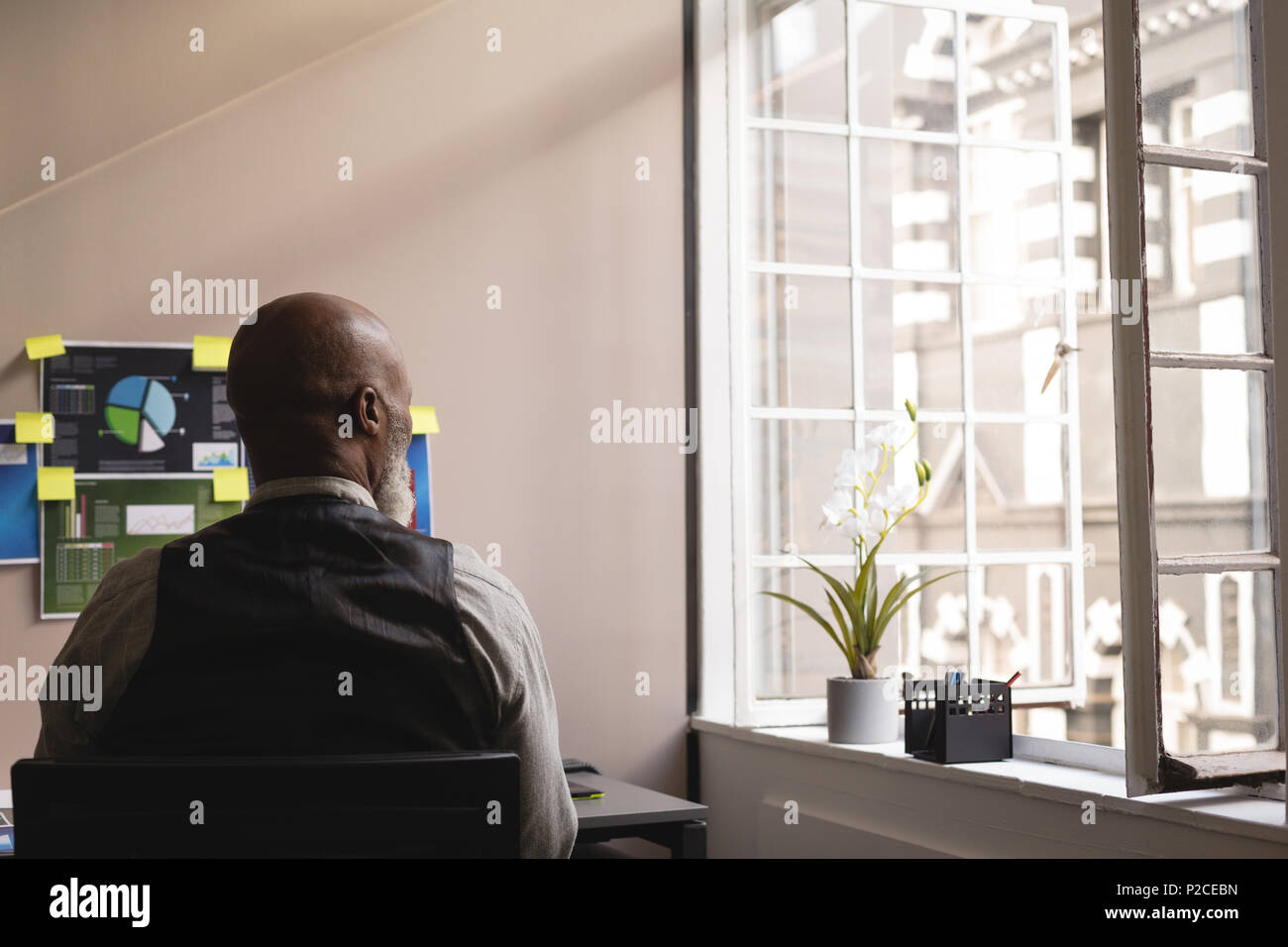 Senior retirement office hi-res stock photography and images - Alamy