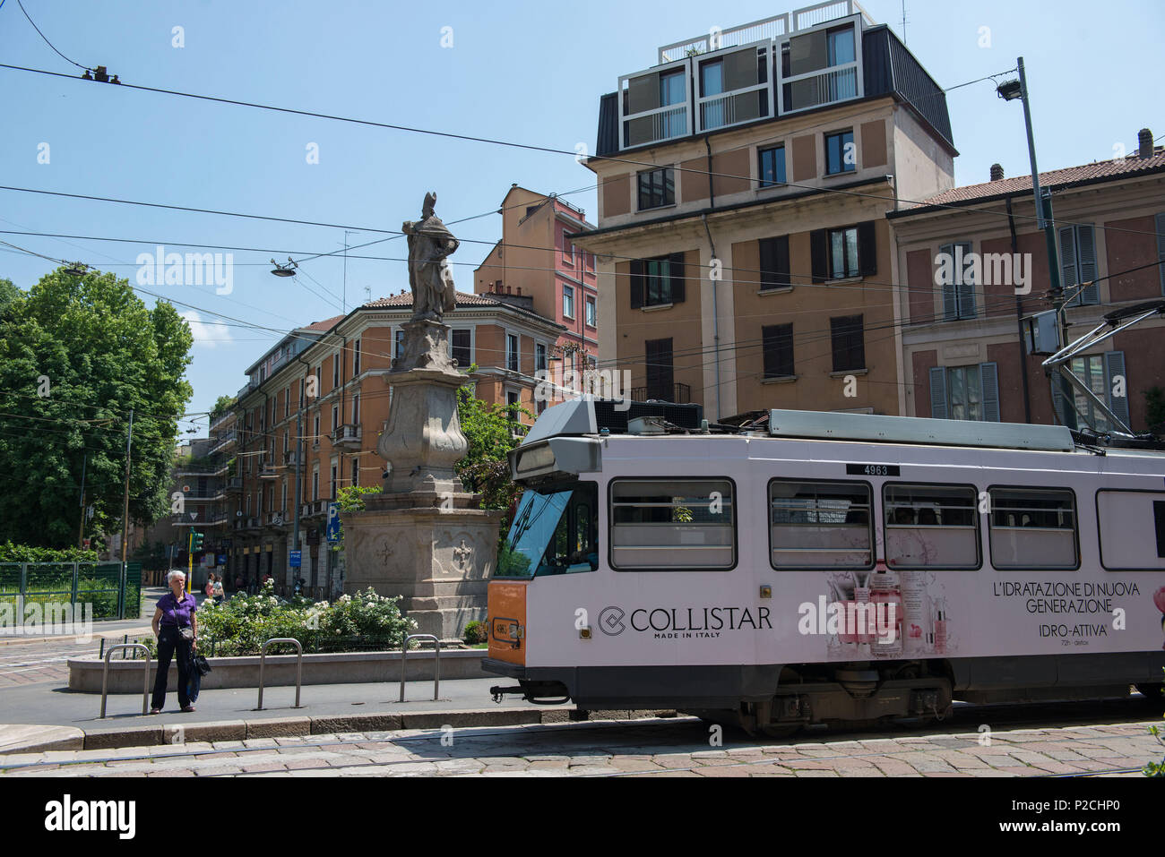 Italy milan street scene hi-res stock photography and images - Alamy