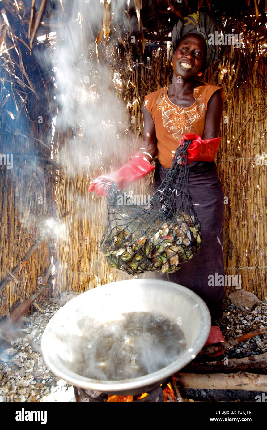 Senegal smoke hi-res stock photography and images - Alamy