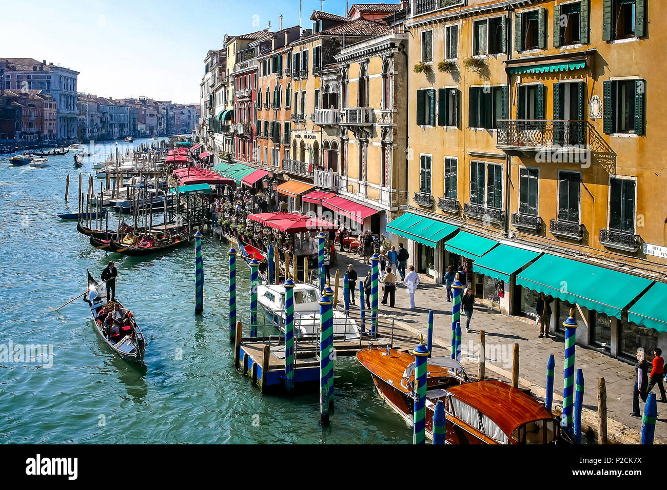 Shops and cafes near the Rialto Bridge on the Grand Canal in Venice ...