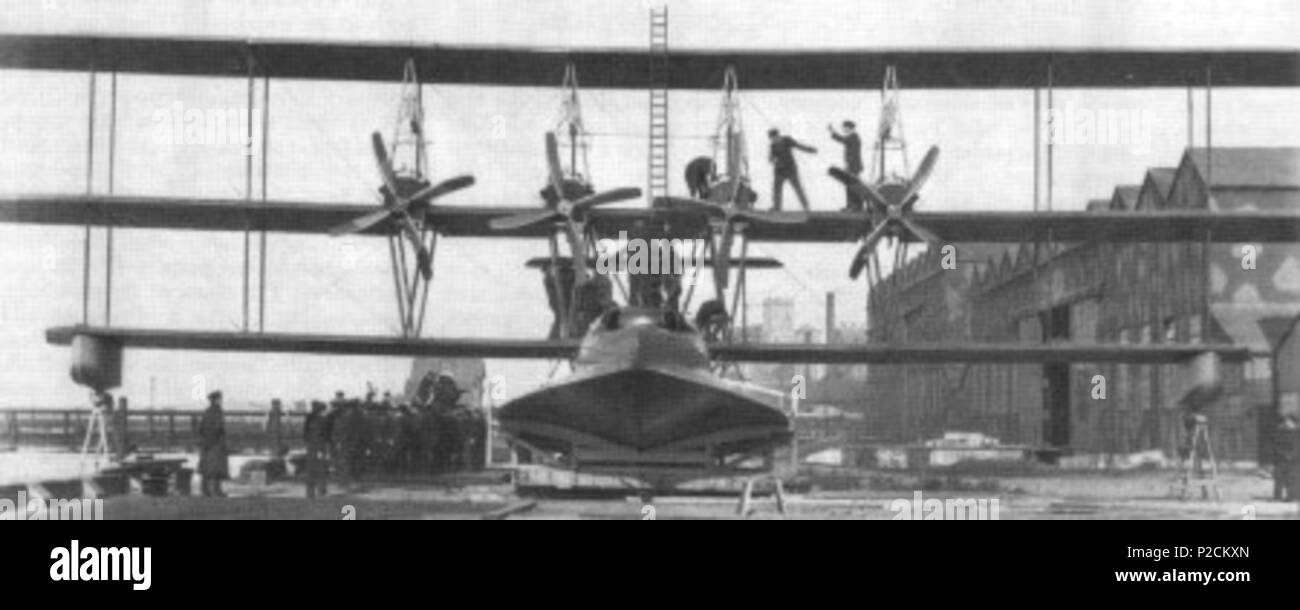 . English: Photograph of the Curtiss T Wanamaker Triplane . 1916 ...