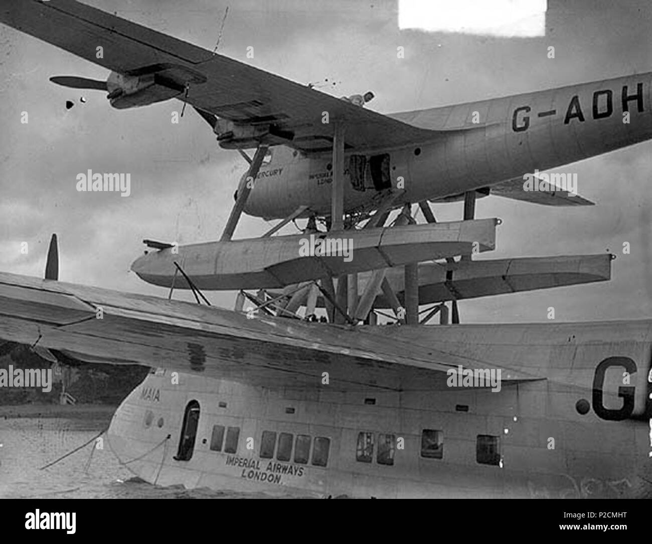 Newspapers air Black and White Stock Photos & Images - Alamy