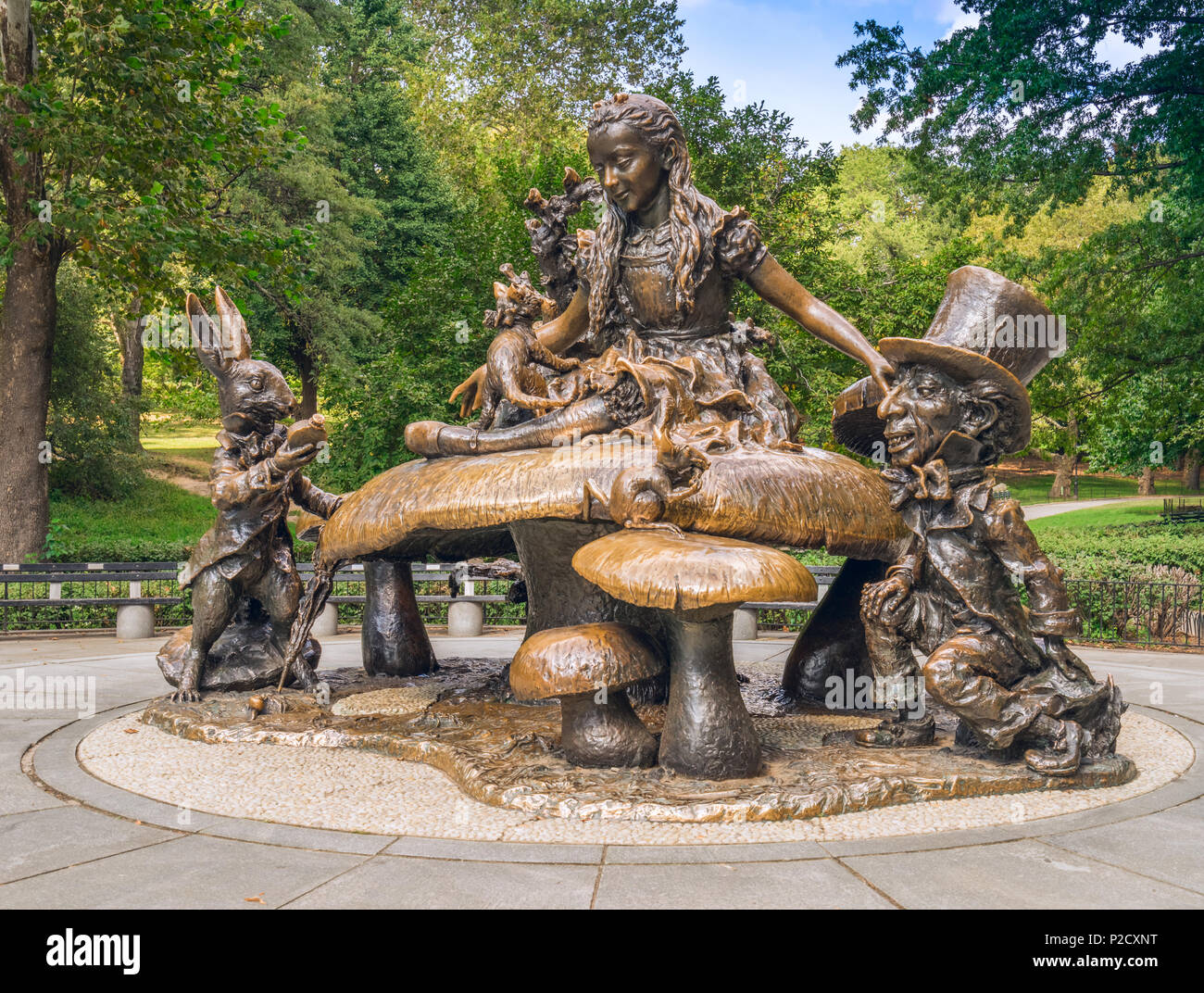 The Alice in Wonderland sculpture in Centrral Park, Manhattan, New York ...
