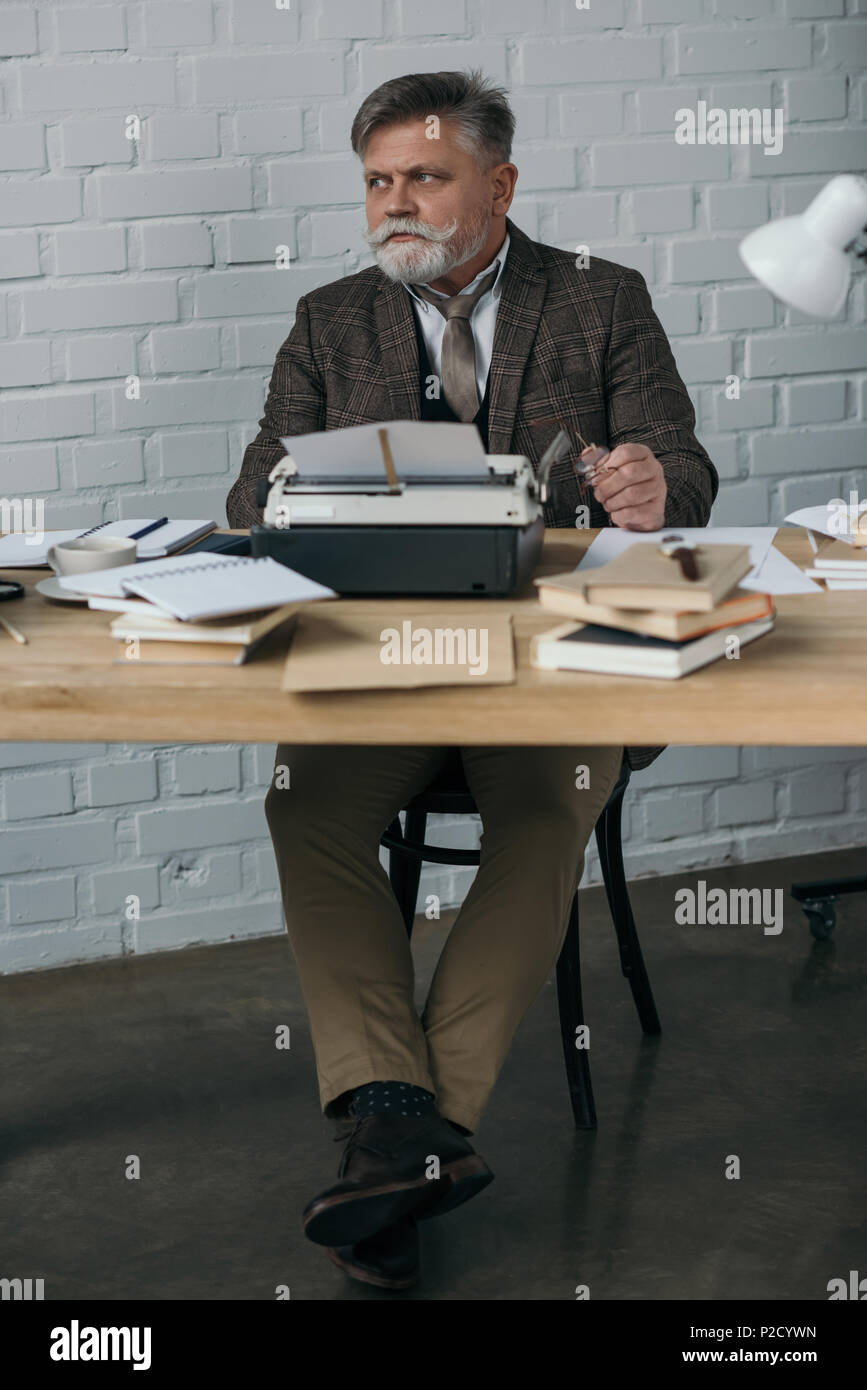Man writing in vintage typewriter hi-res stock photography and images ...