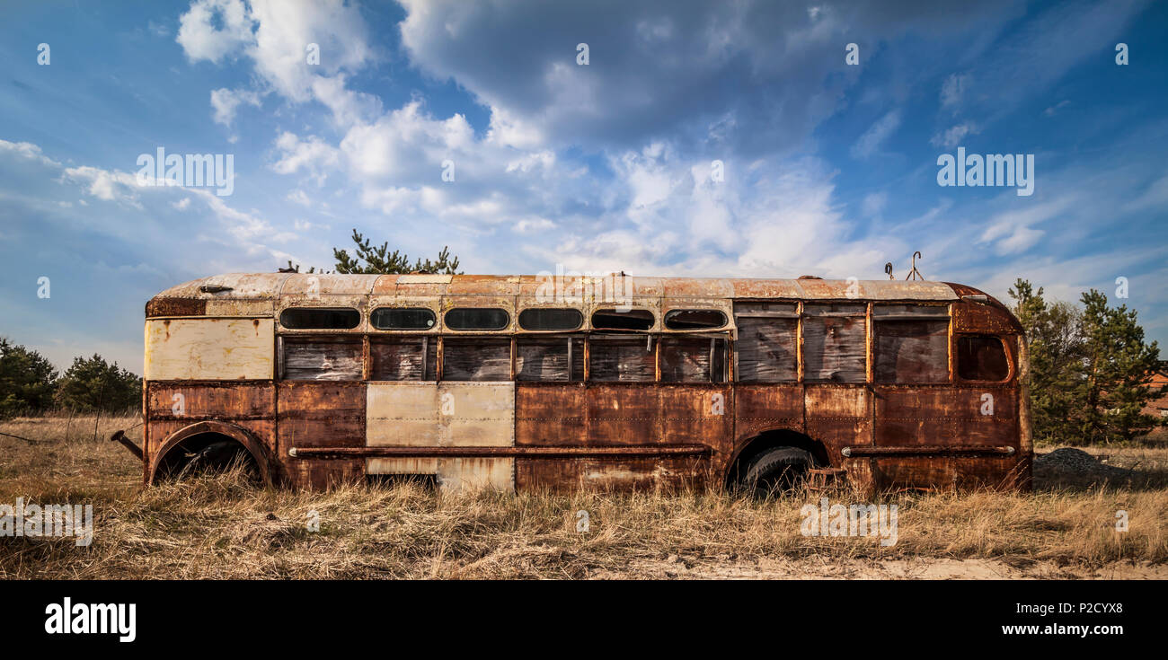 Rusty bus hi-res stock photography and images - Alamy