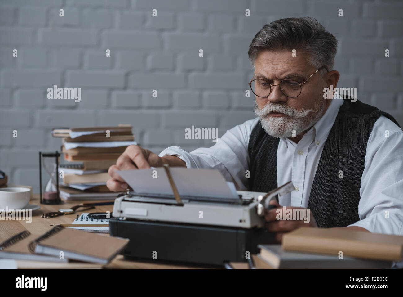 Grey typewriter hi-res stock photography and images - Alamy