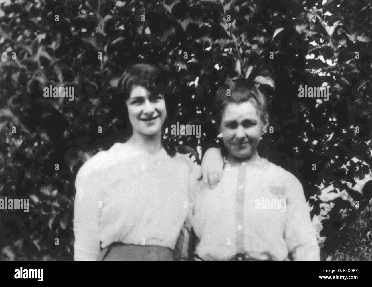 . English: Dena Classen and her mother, 1915. Historical images of ...