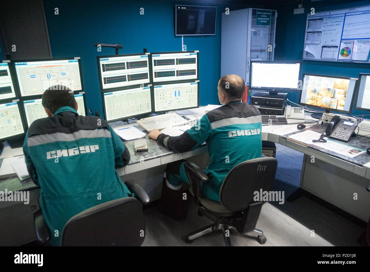 Petrochemical plant control room hi-res stock photography and images ...