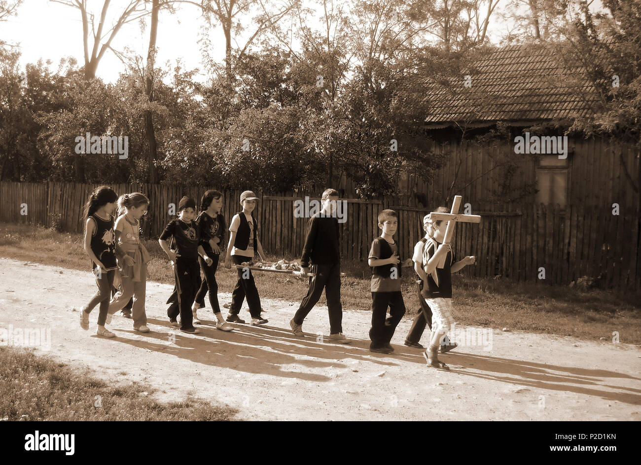 . Român?: Copii cu Caloianul in satul Bordei Verde English: A children ...