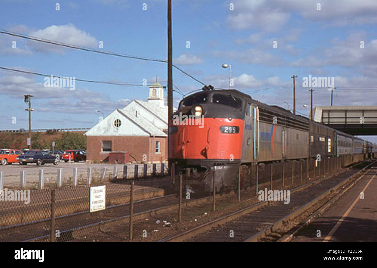 . English: Ex-Penn Central locomotive 295 pulling a southbound Amtrak ...