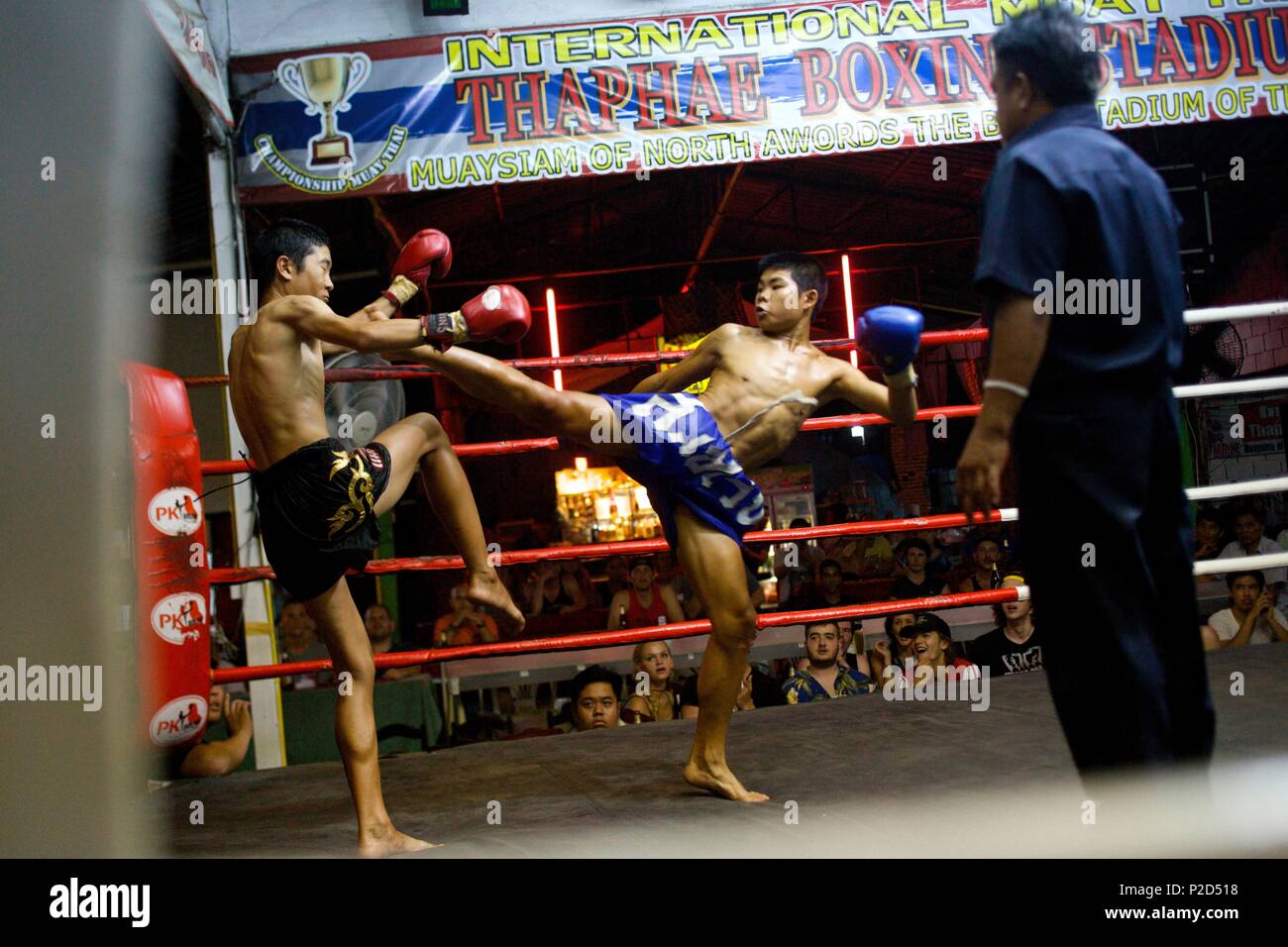 Boxing referee hi-res stock photography and images - Alamy