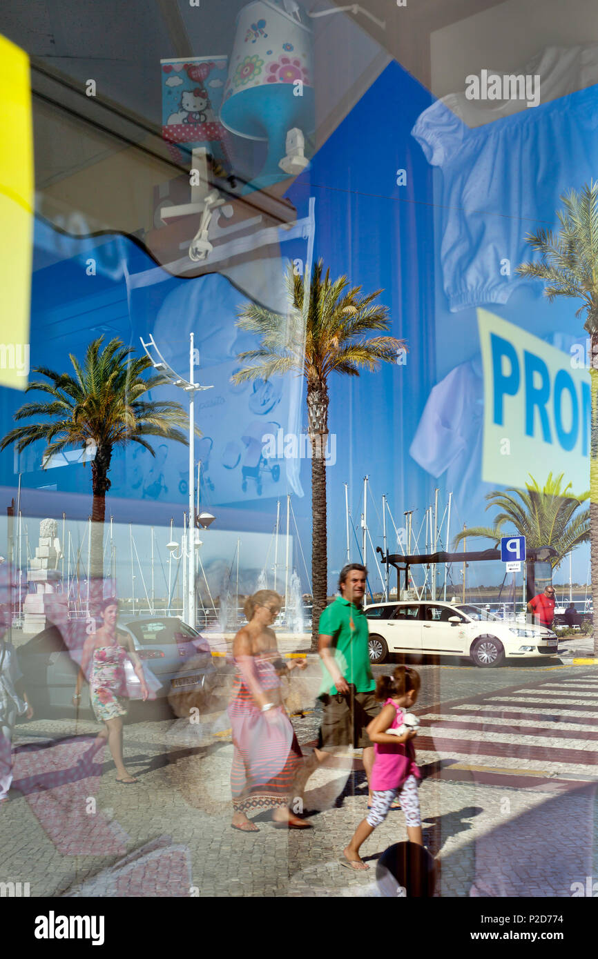 Reflection of tree in window hi-res stock photography and images - Alamy