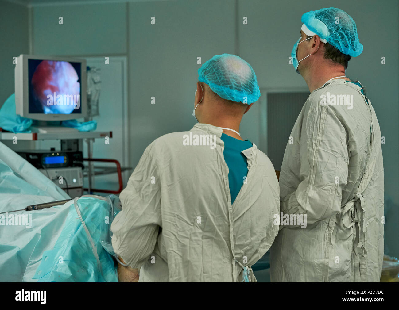 Team doctors working in surgery hi-res stock photography and images - Alamy