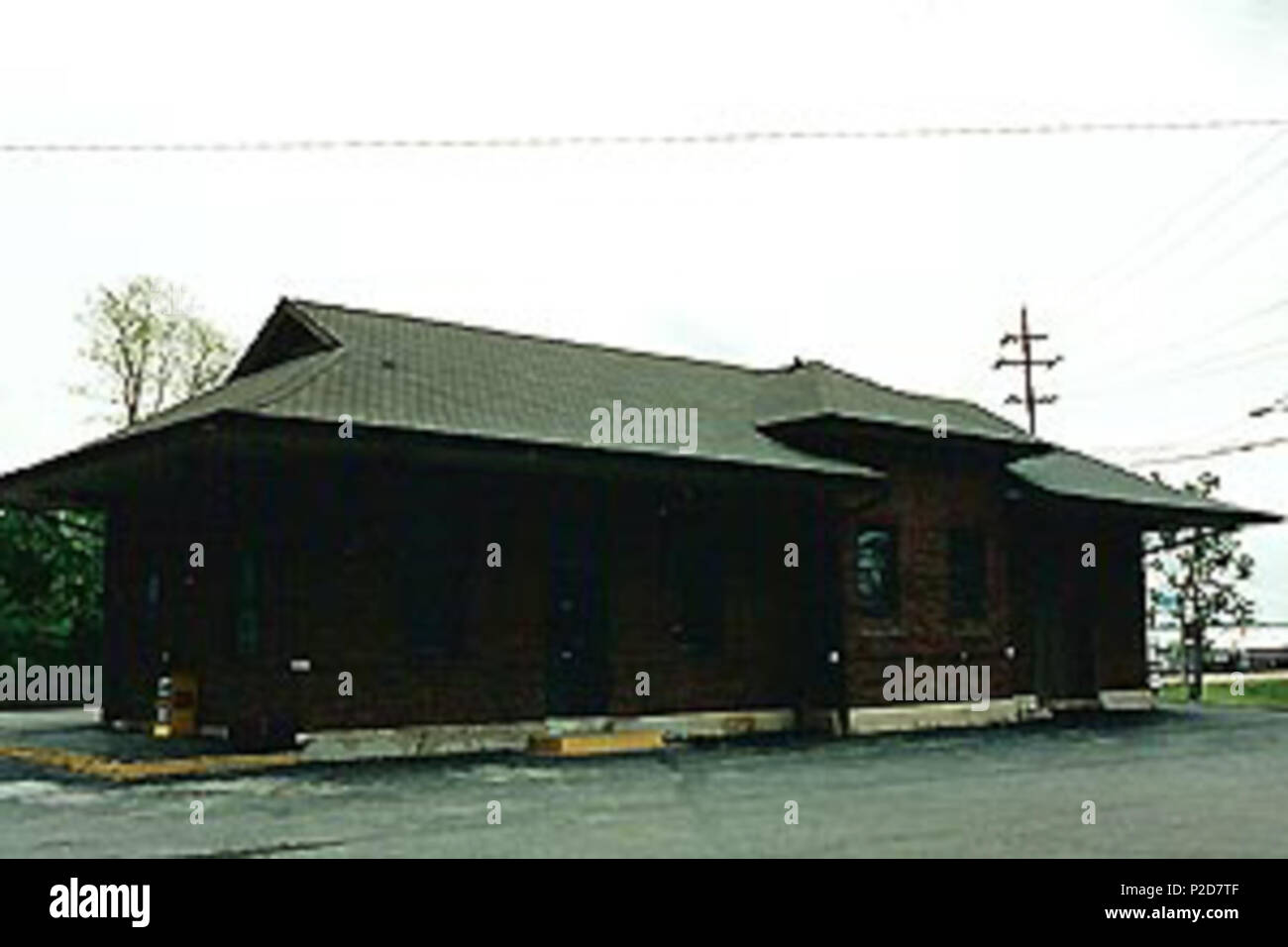 . English: The Amtrak station in Alton, Illinois. 7 May 2002. Hikki ...