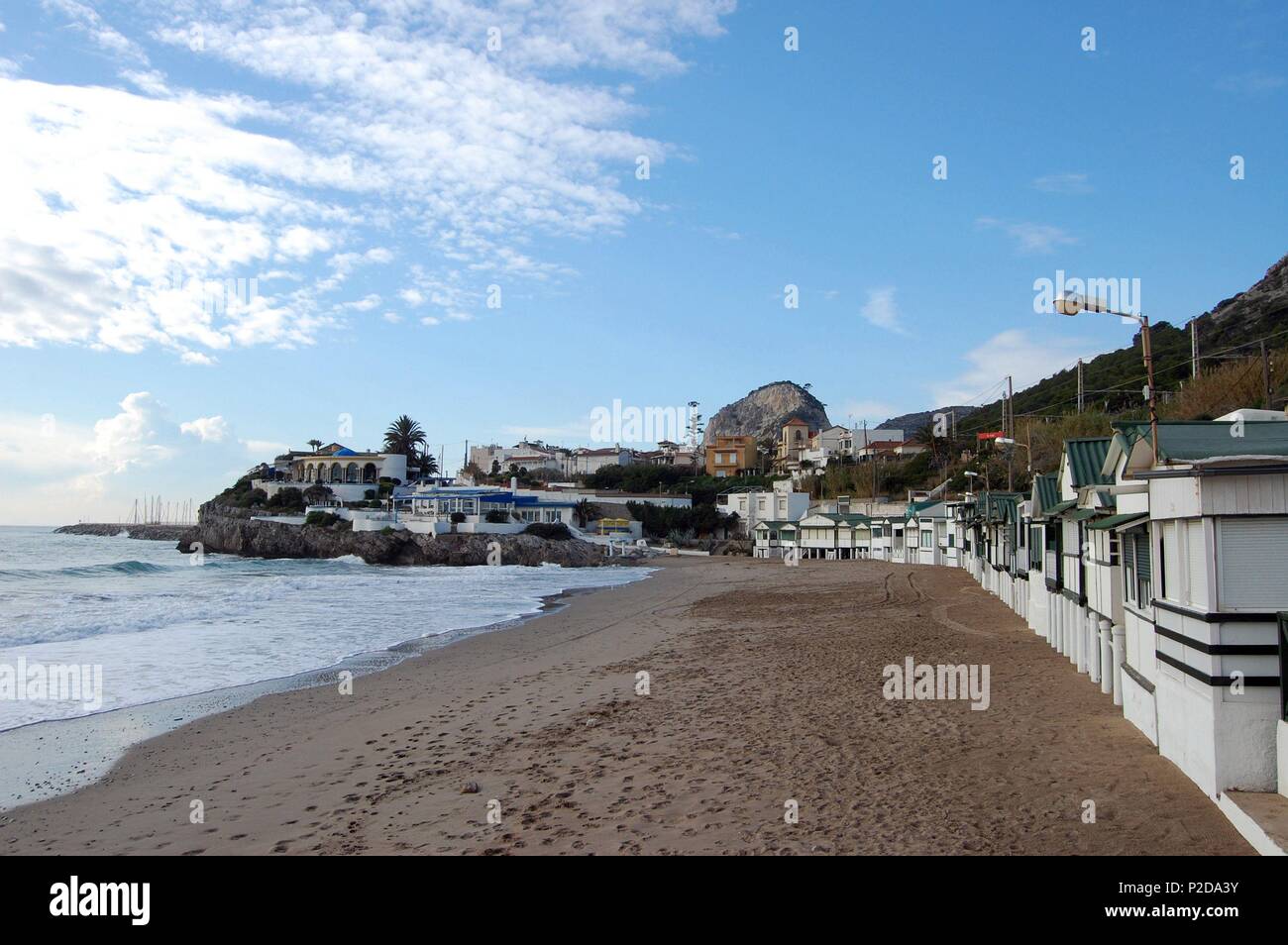 Las casetas de la playa de Garraf Stock Photo - Alamy