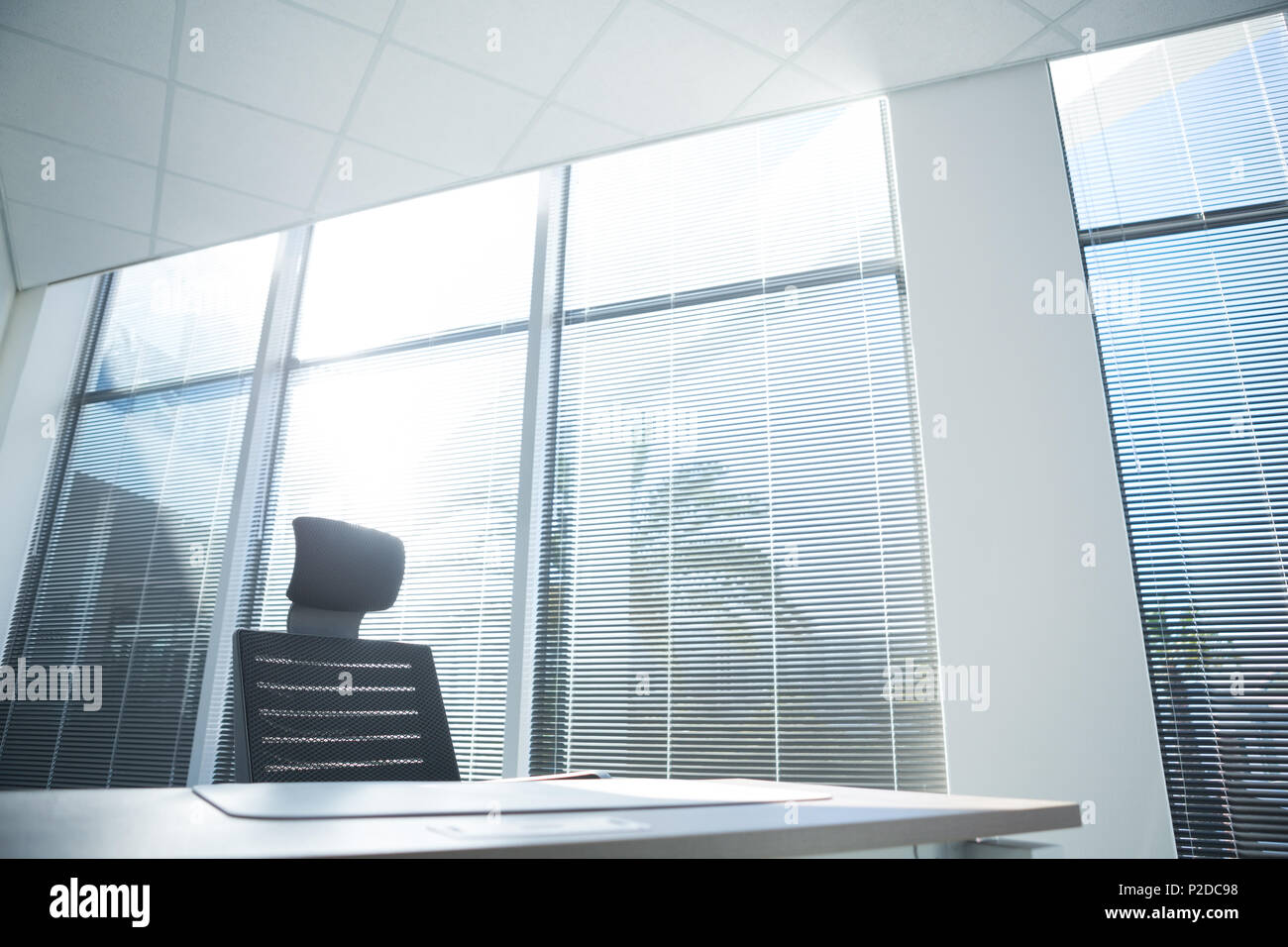 Empty chair hi-res stock photography and images - Alamy