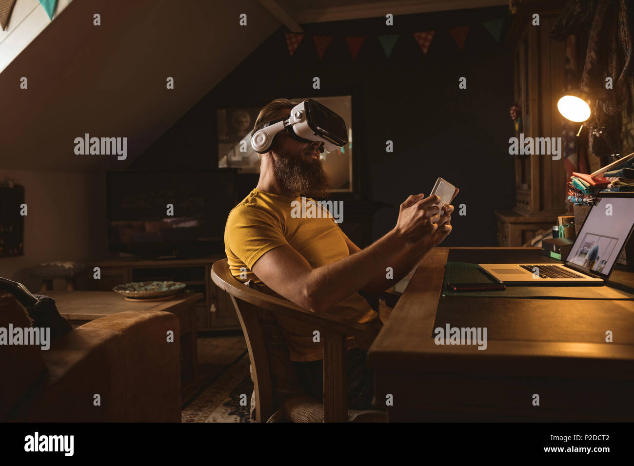 Man wearing a vr headset hi-res stock photography and images - Alamy