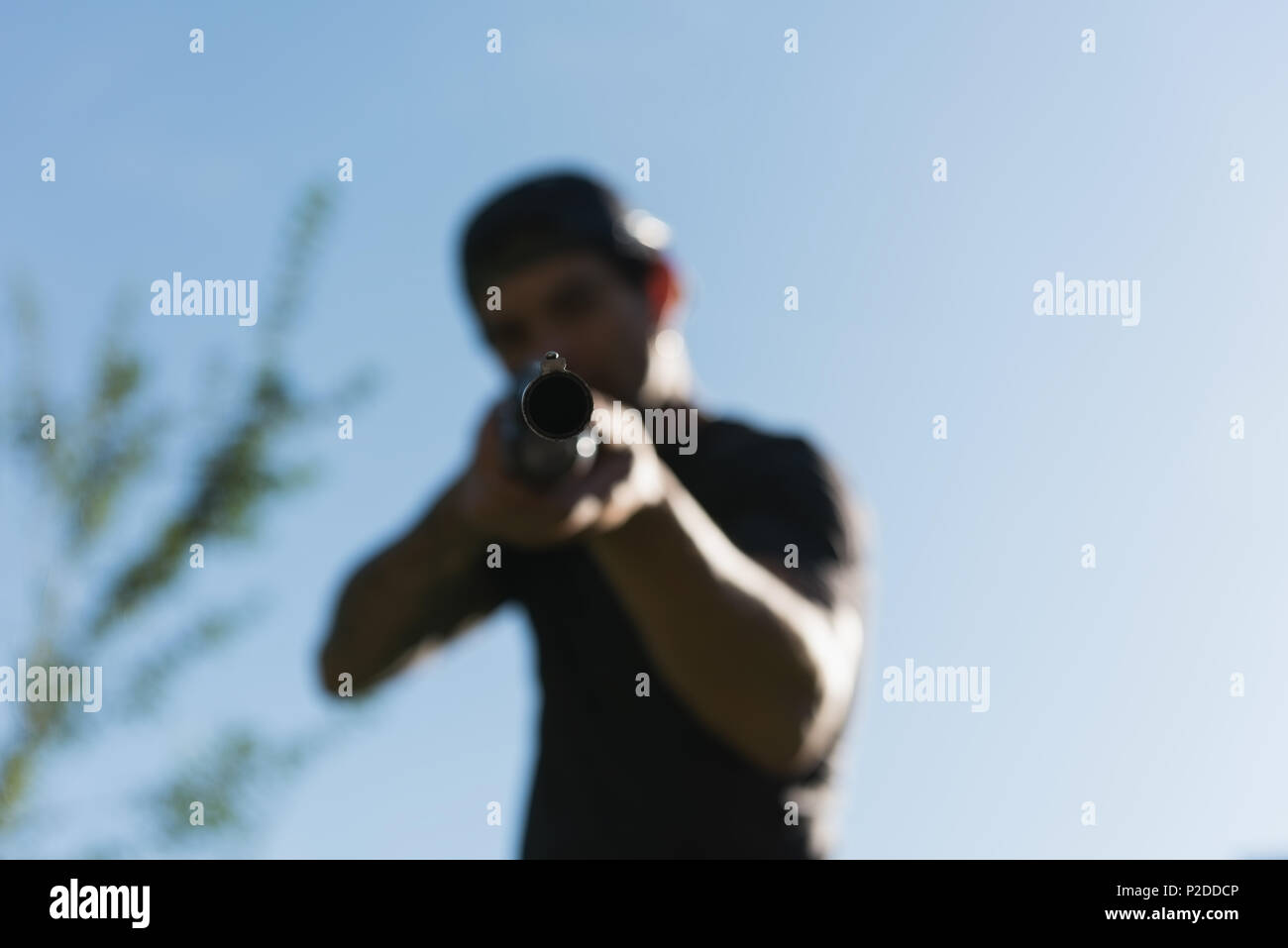 Man shooting target gun hi-res stock photography and images - Alamy