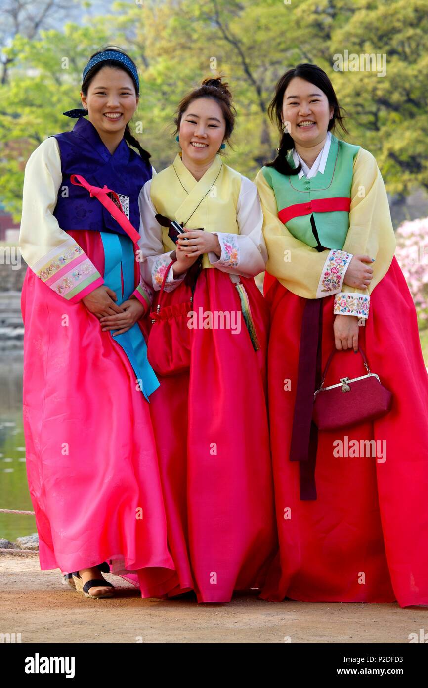 South Korea, Seoul, Korean in traditional dress at Changgyegong Palace ...