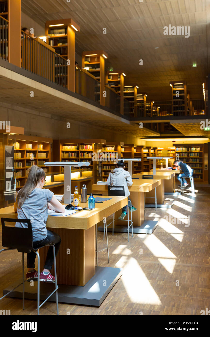 Students library reading room hi-res stock photography and images - Alamy