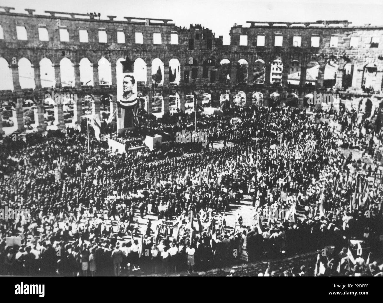 Victory celebration 1945 hi-res stock photography and images - Alamy