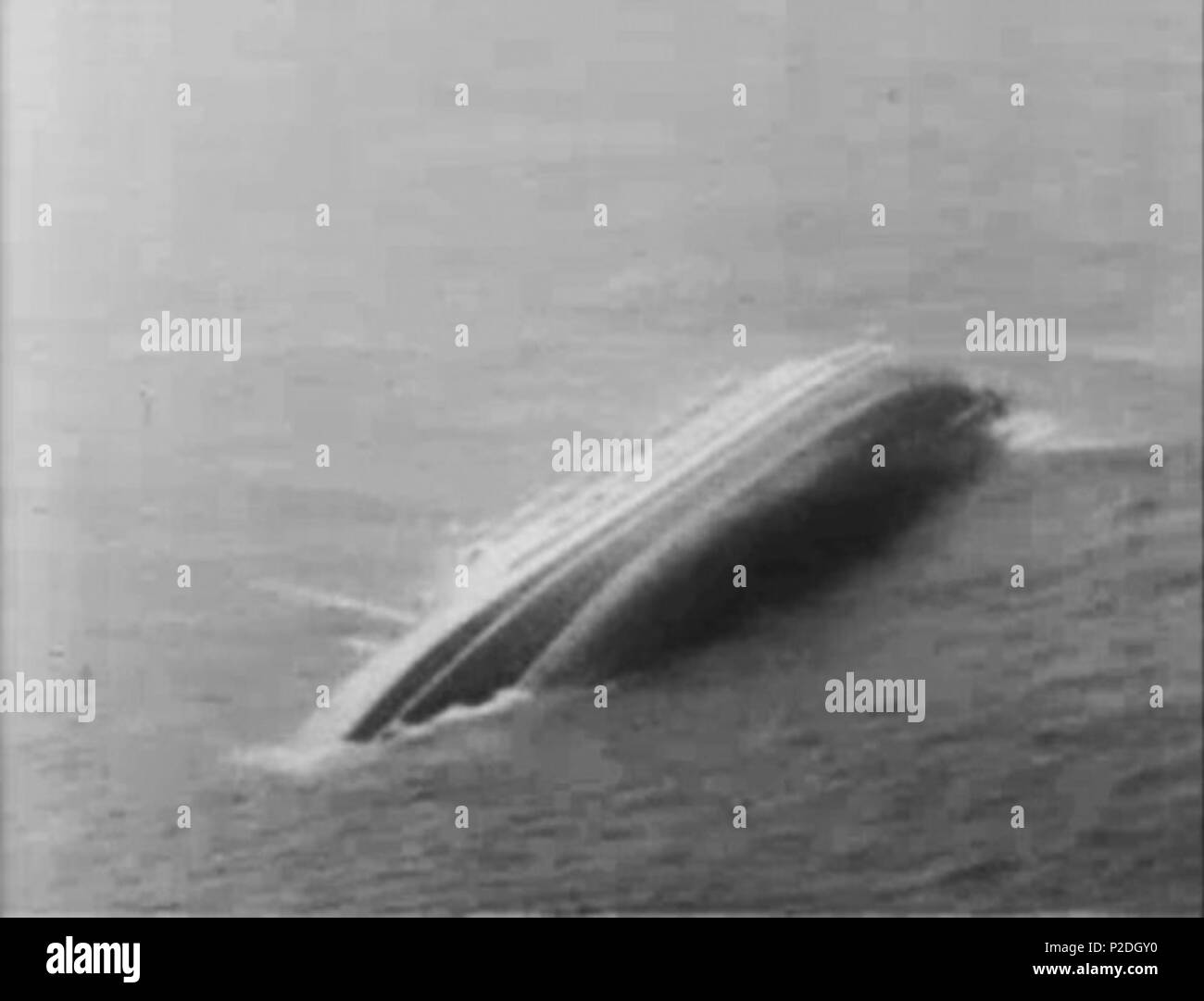 . English: Screenshot from the movie 'A Welcome Guest in the House ...