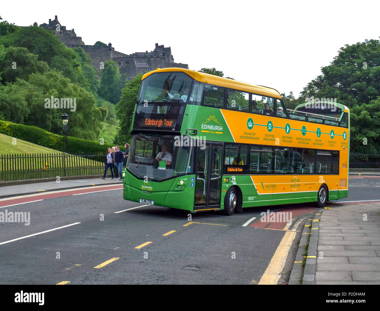 Edinburgh scotland open top bus hi-res stock photography and images - Alamy