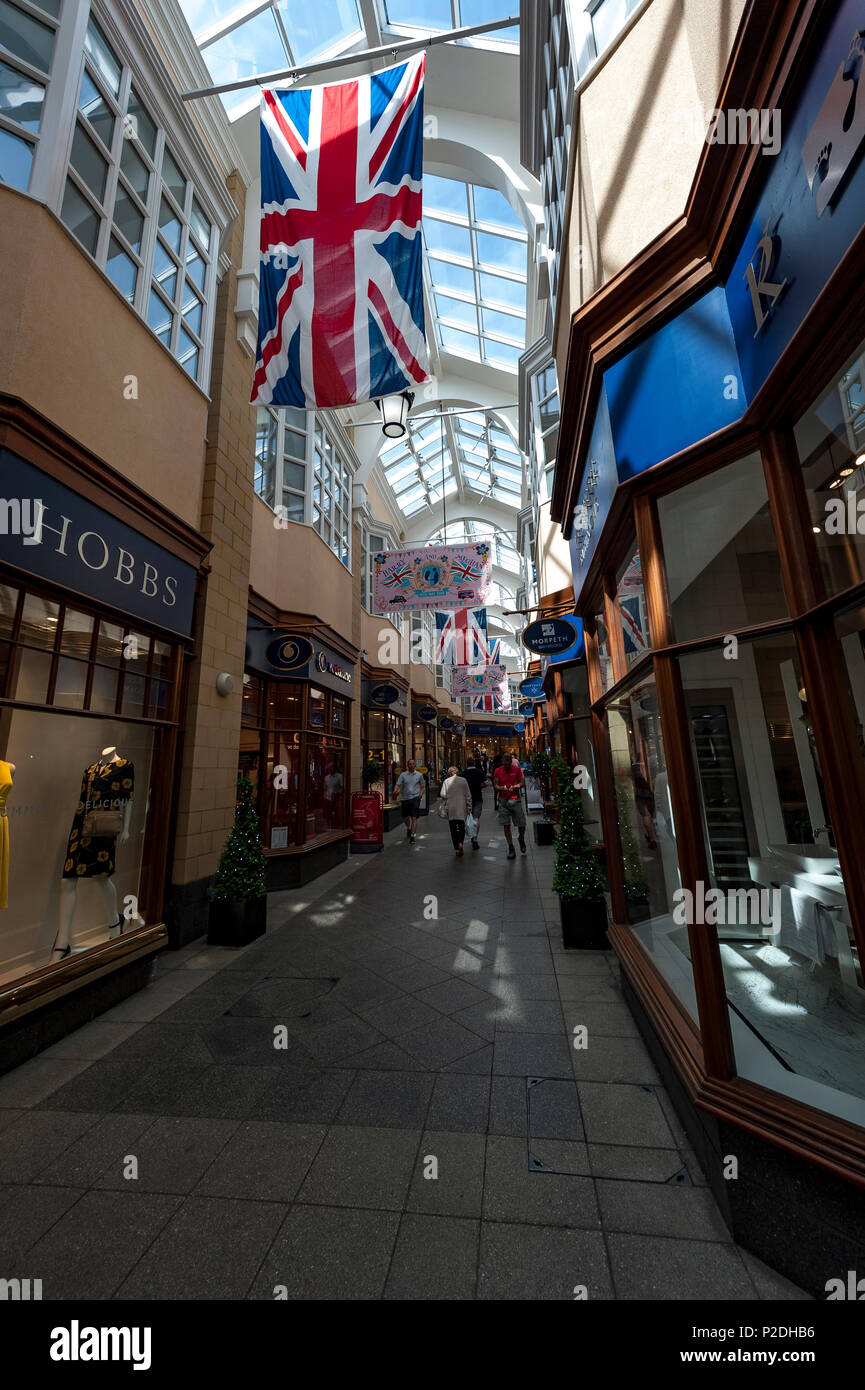 Edwardian style arcade hi-res stock photography and images - Alamy