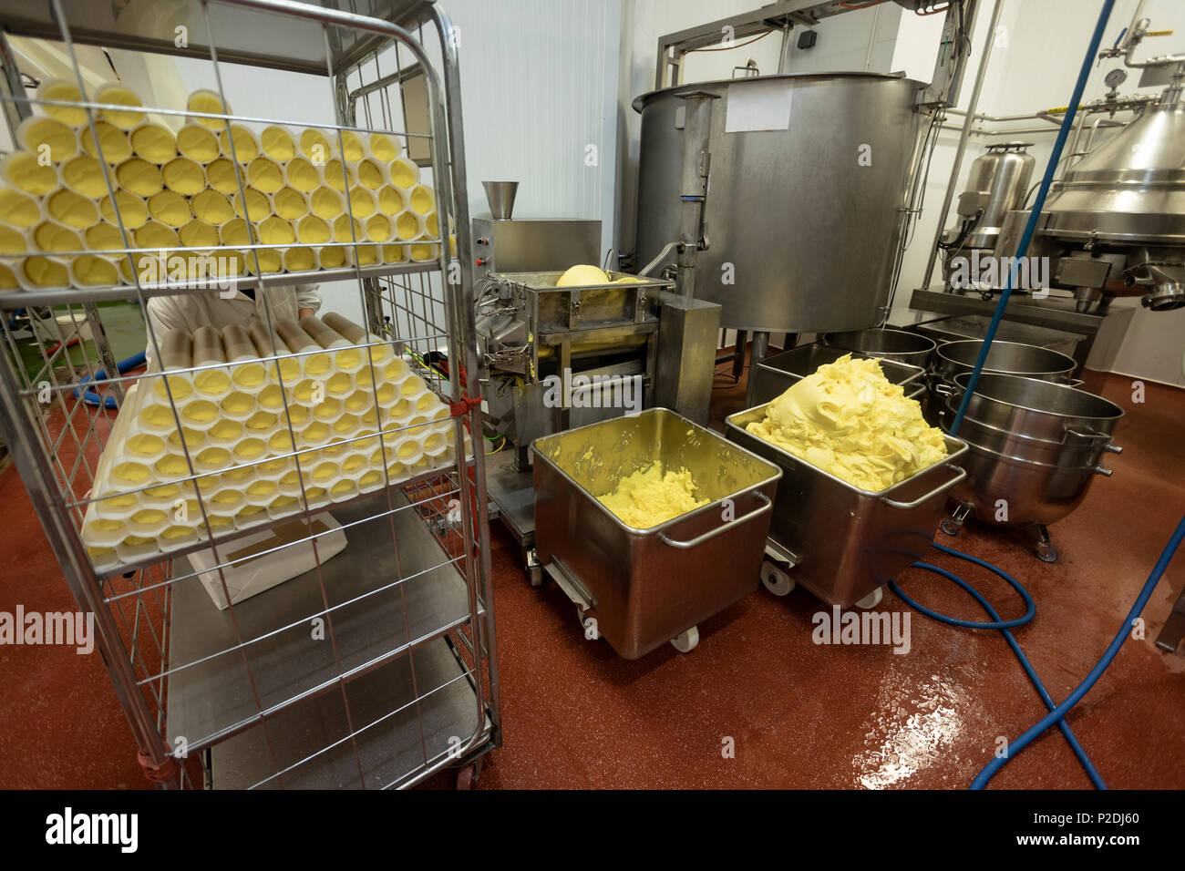 Food quality control factory worker hi-res stock photography and images ...