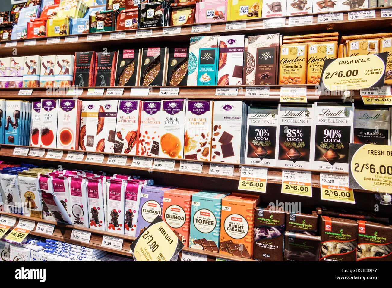 Grocery store interior hi-res stock photography and images - Alamy