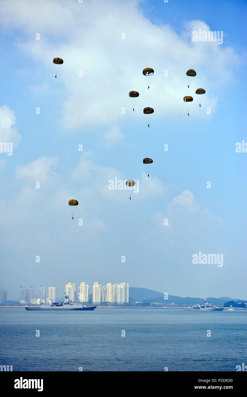 160909-N-SR567-003 INCHEON, Republic of Korea (Sept. 9, 2016) Republic ...