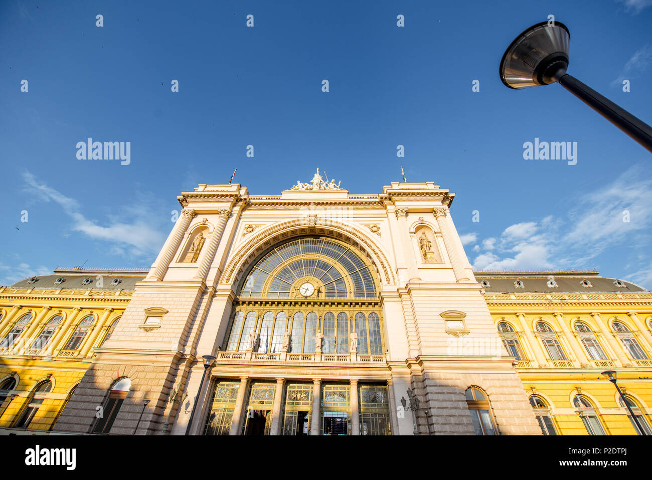 Budapest railway station Stock Photo - Alamy