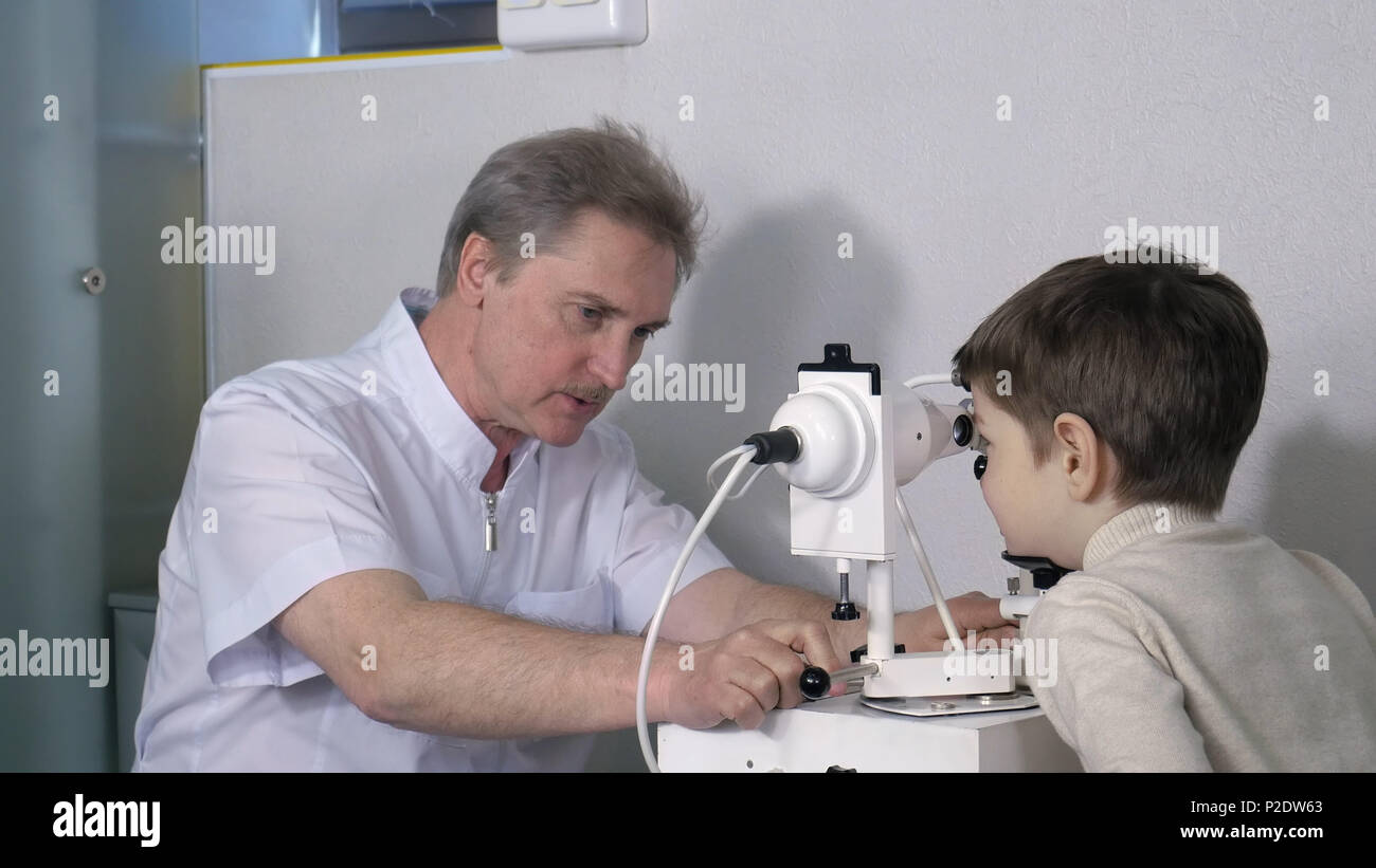 Optometrist checking little child vision Stock Photo - Alamy