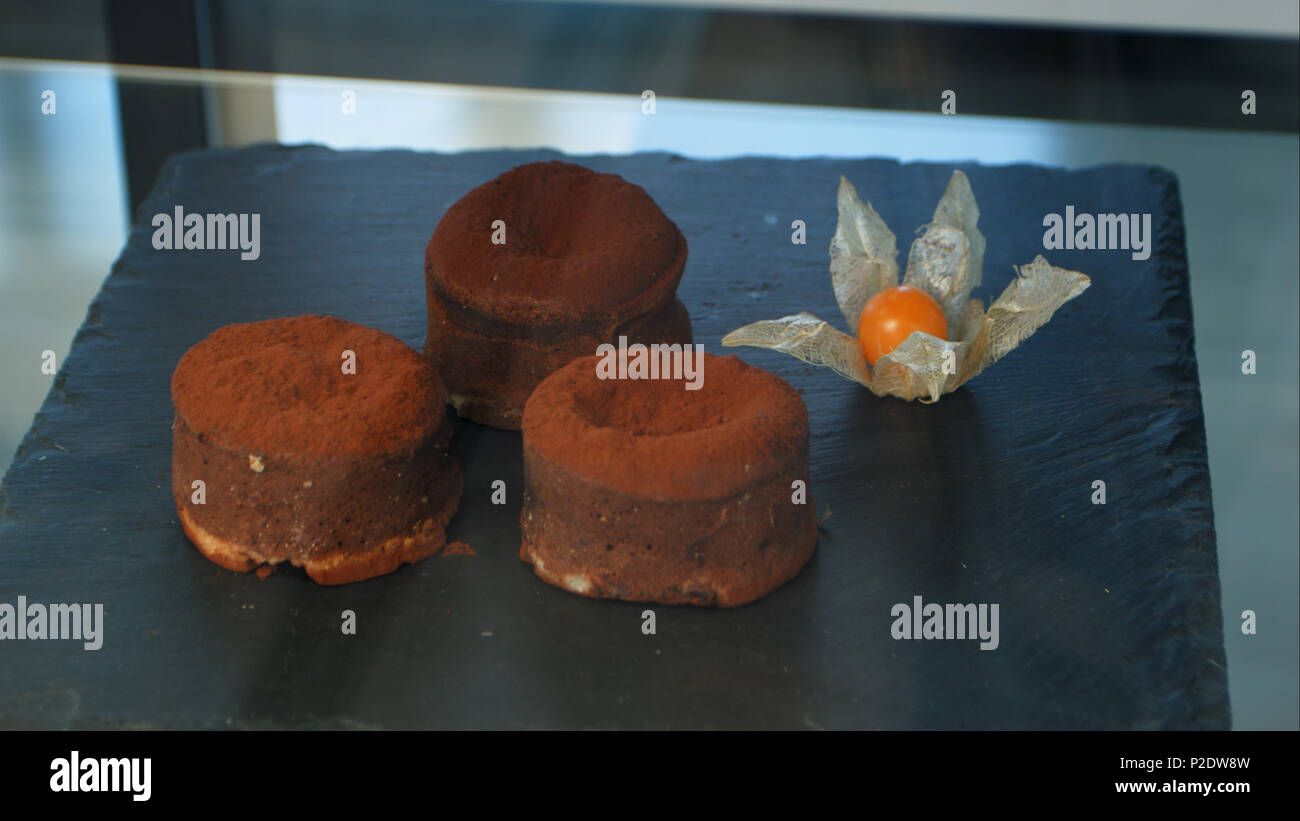 Chocolate cakes display hi-res stock photography and images - Alamy