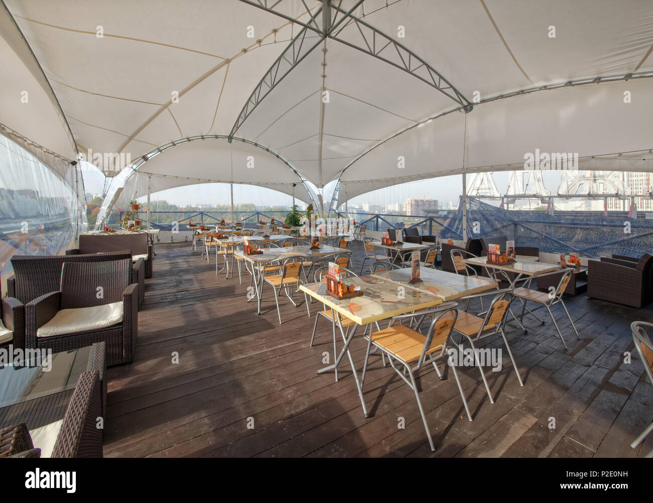 MOSCOW - SEPTEMBER 2014: The interior of the popular Japanese sushi ...